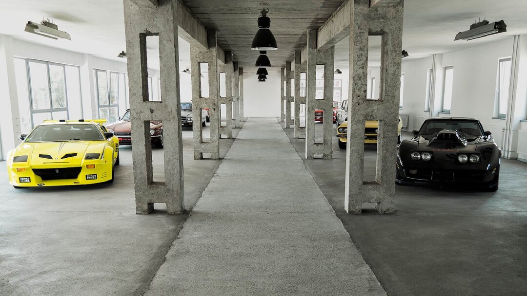 Vstupy do múzea športových áut DOUBLE RED CARS MUSEUM | Zlavomat.sk