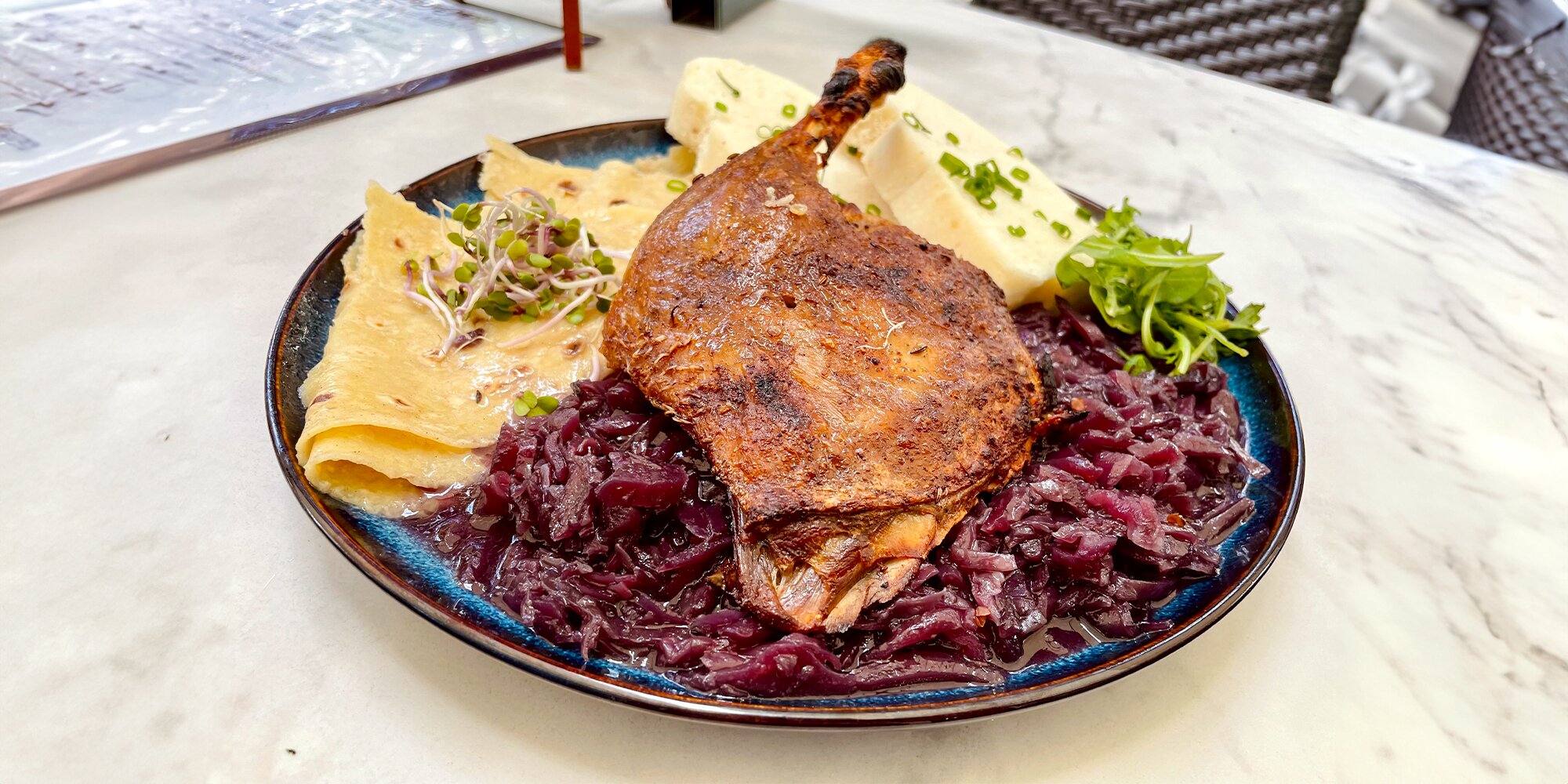 Pečená kačka s lokšami a vínom alebo kačací langoš či kačacia pizza ...